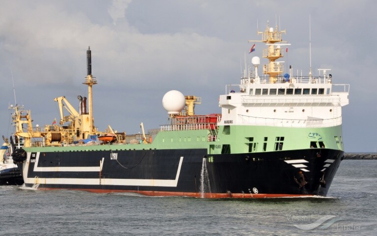 Irish republicans call for ban of 'mega-trawlers' as one fishes off coast | National Fisherman